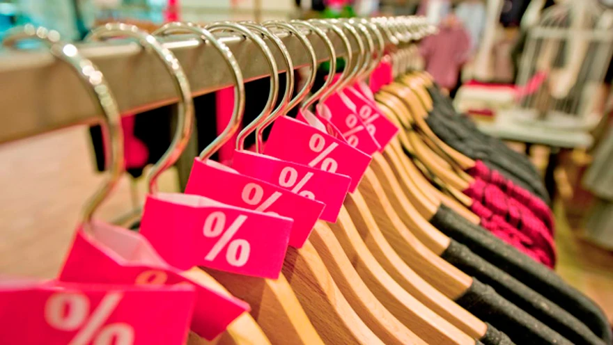 ¿Cuáles son los mejores días de descuentos para comprar ropa?
