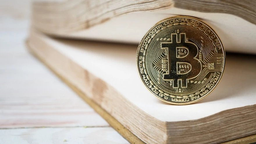 Bitcoin: descubren su libro blanco oculto en el software de Apple