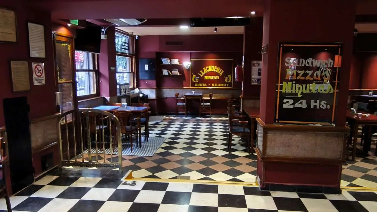 Un mítico bar notable fundado hace casi 100 años reabre sus puertas en ...