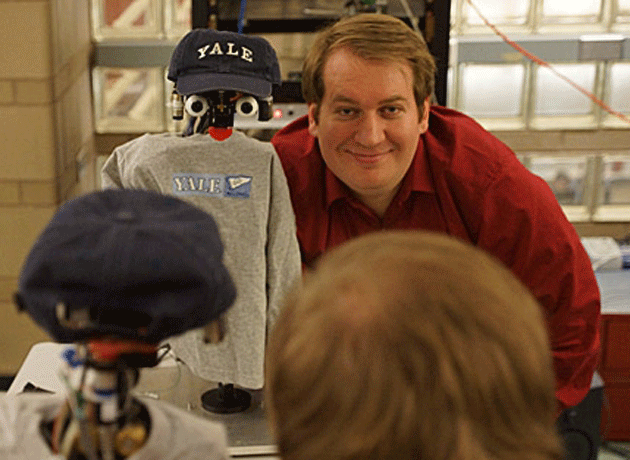 ¿Cómo es Nico, el robot que está aprendiendo a mirarse al espejo?