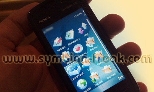 Nokia responde al iPhone con su primer móvil con pantalla táctil